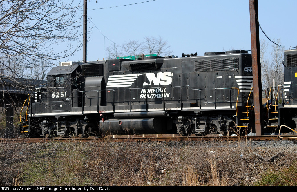 NS GP38-2 5281